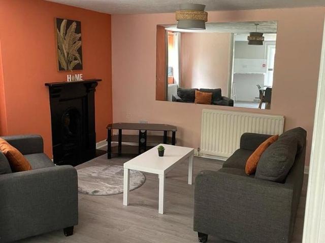 5 bedroom flat to rent