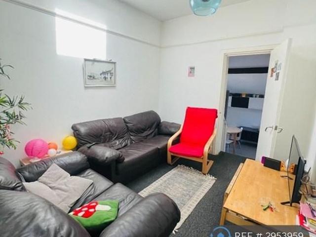 5 bedroom flat to rent