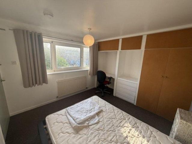 5 bedroom flat to rent