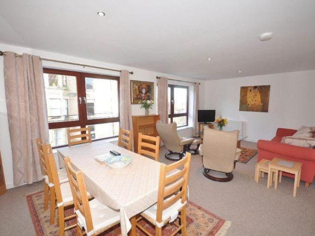 5 bedroom flat to rent