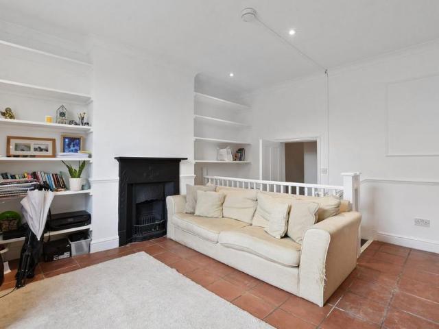 5 bedroom flat to rent
