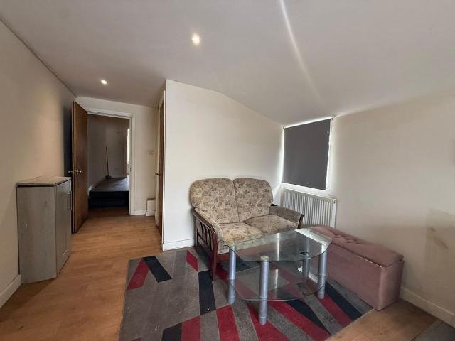 5 bedroom flat to rent