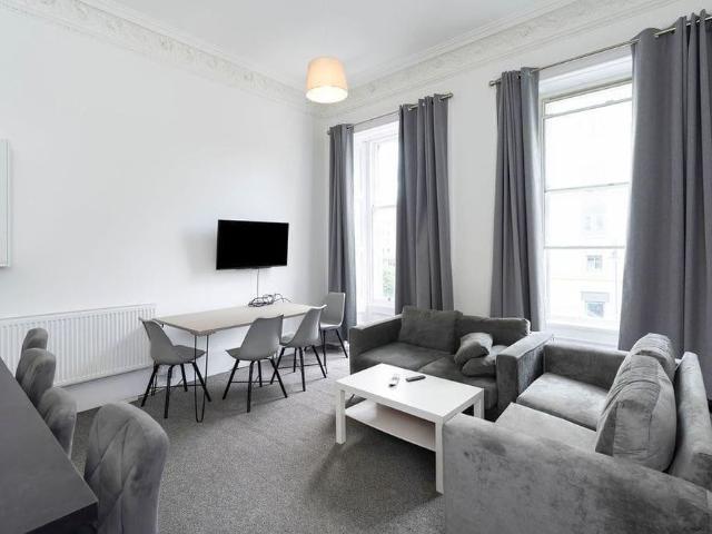 5 bedroom flat to rent
