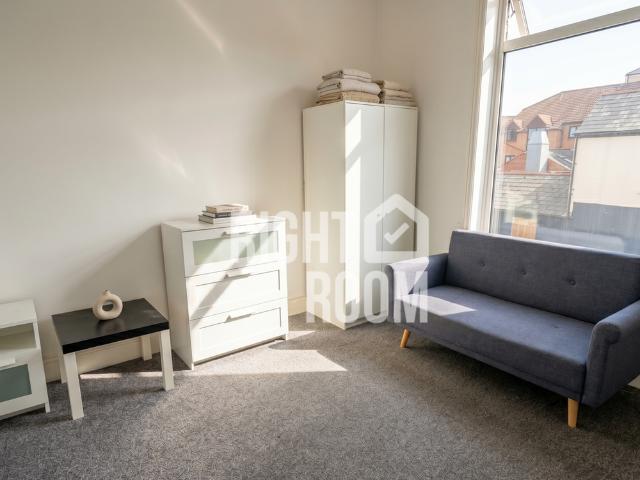 5 bedroom flat to rent