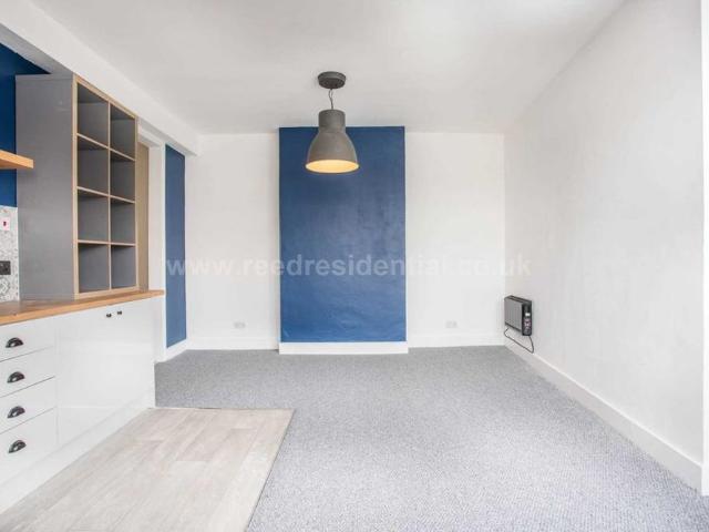 5 bedroom flat to rent