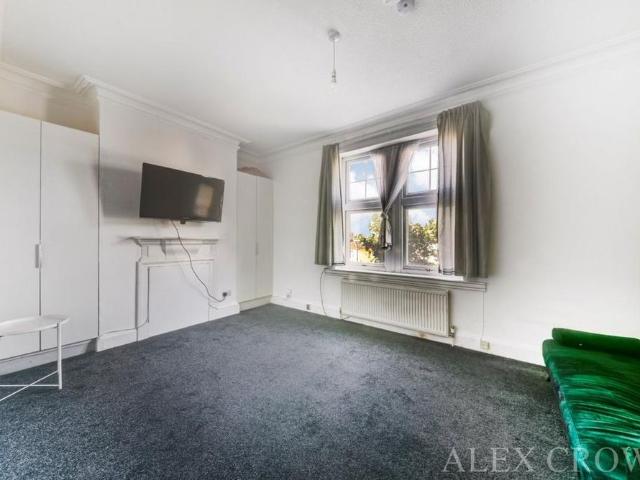 5 bedroom flat to rent