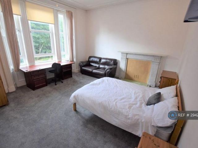 5 bedroom flat to rent
