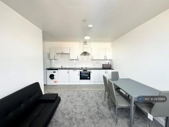 5 bedroom flat to rent