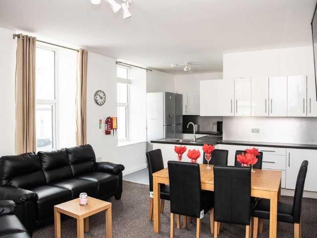 5 bedroom flat to rent