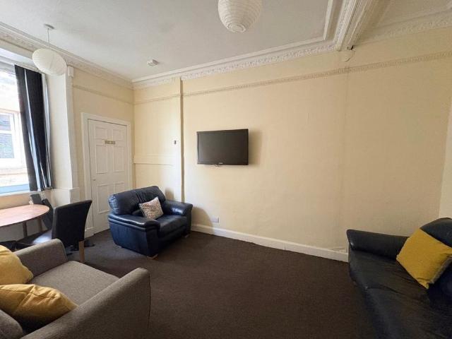 5 bedroom flat to rent