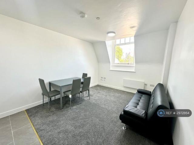 5 bedroom flat to rent