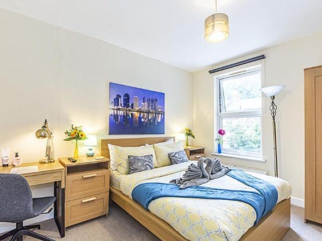 5 bedroom flat to rent