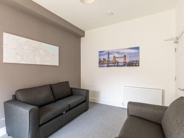 5 bedroom flat to rent