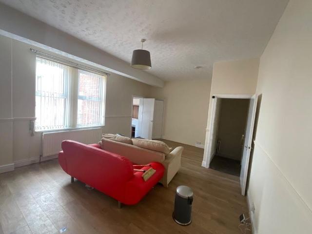 5 bedroom flat to rent