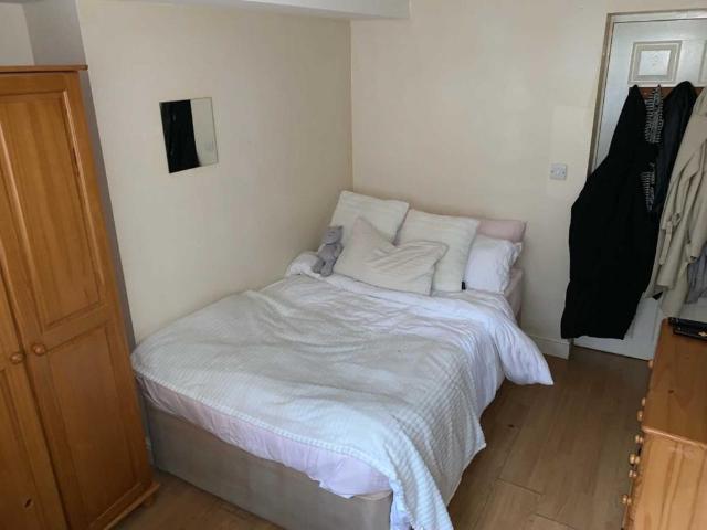5 bedroom flat to rent