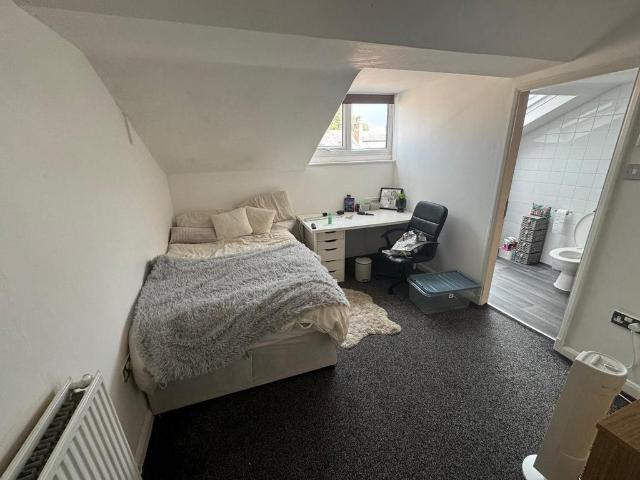 5 bedroom flat to rent