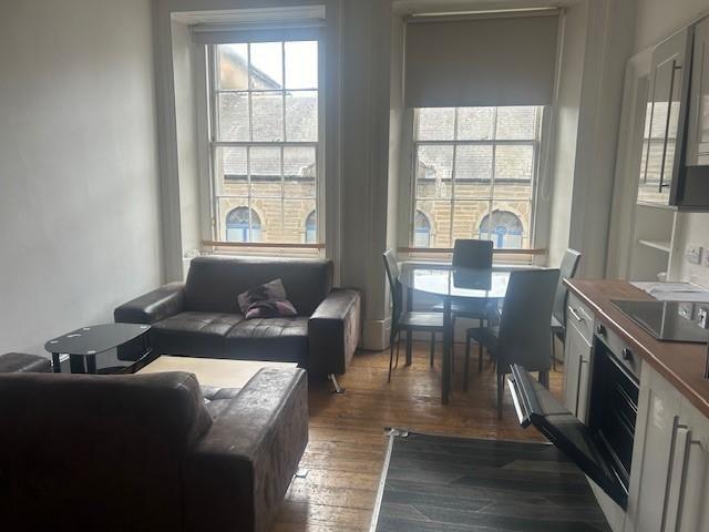 5 bedroom flat to rent