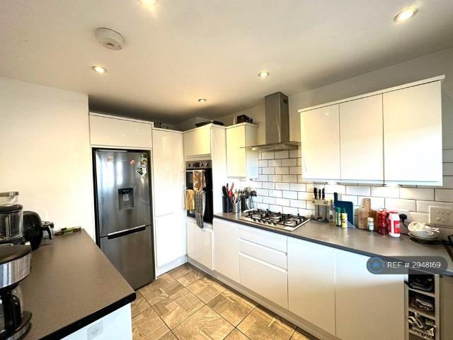 5 bedroom flat to rent