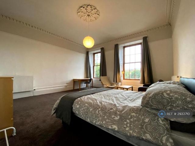5 bedroom flat to rent