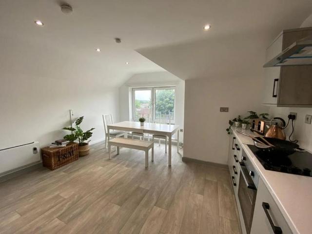 5 bedroom flat to rent