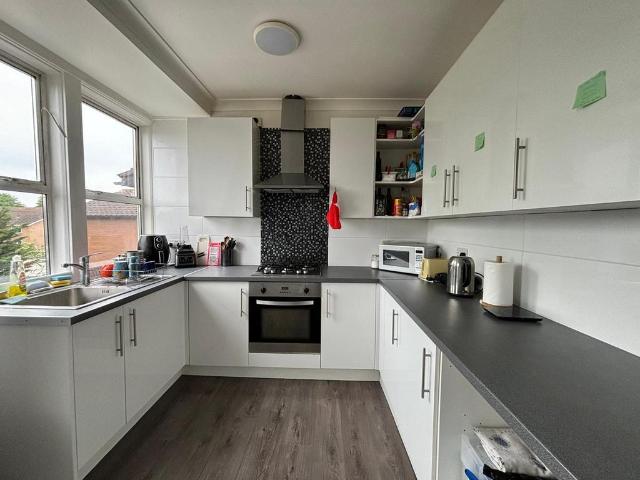 5 bedroom flat to rent