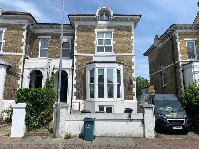 5 bedroom flat to rent