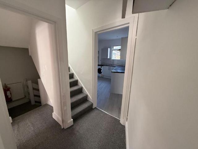 5 bedroom flat to rent