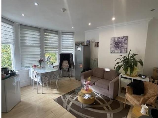 5 bedroom flat to rent