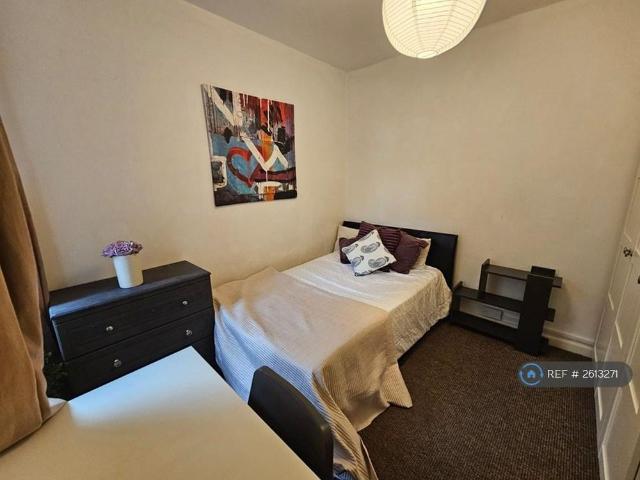 5 bedroom flat to rent