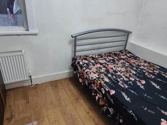 5 bedroom flat to rent
