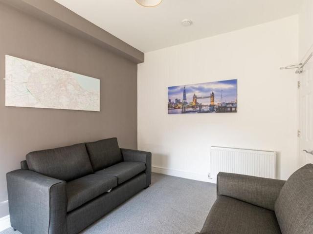 5 bedroom flat to rent