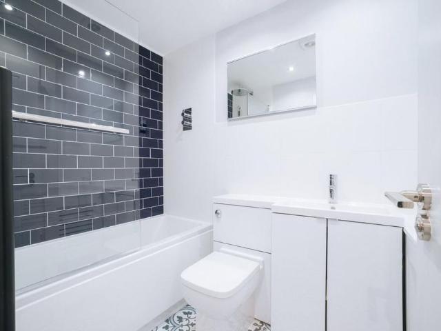 5 bedroom flat to rent