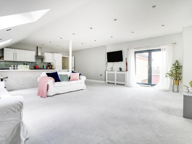 5 bedroom flat to rent
