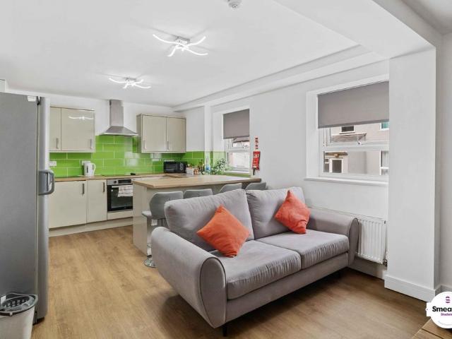 5 bedroom flat to rent
