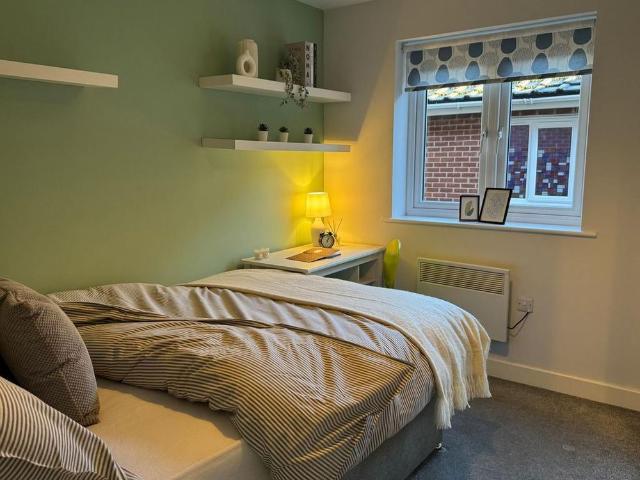 5 bedroom flat to rent