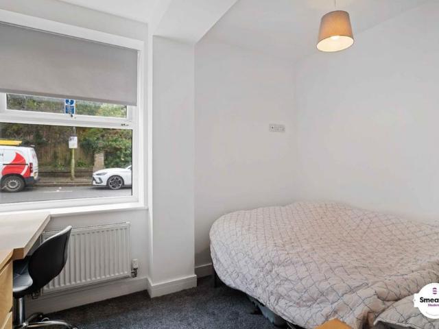 5 bedroom flat to rent