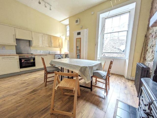 5 bedroom flat to rent