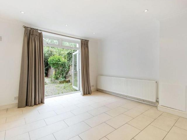 5 bedroom flat to rent