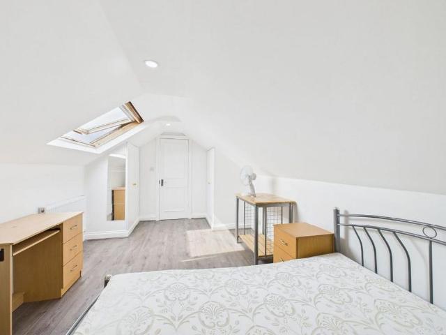 5 bedroom flat to rent