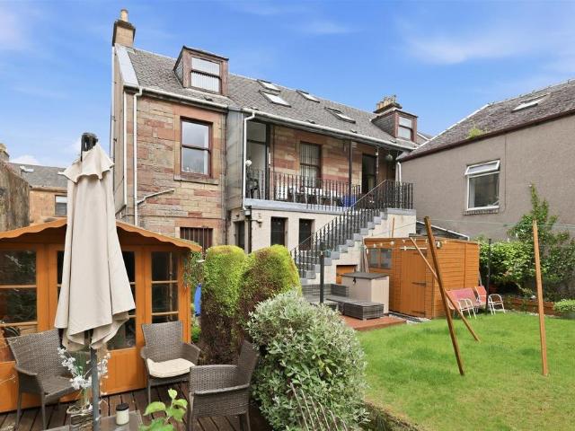 5 bedroom flat for sale