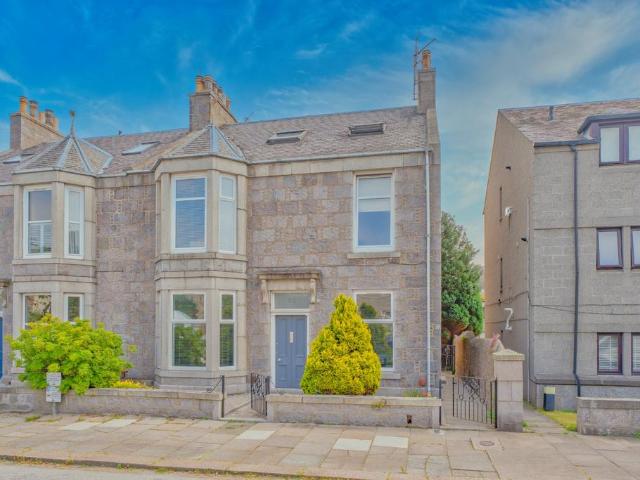 5 bedroom flat for sale