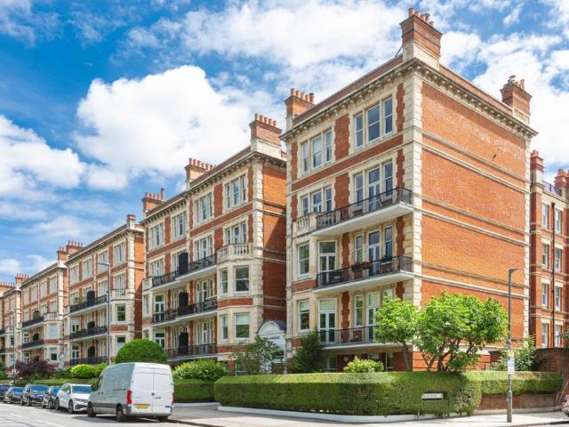 5 bedroom flat for sale