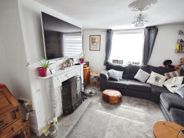 5 bedroom flat for sale