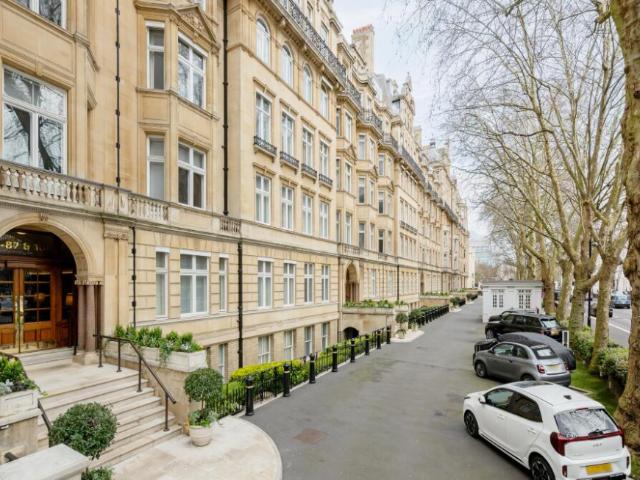 5 bedroom flat for sale