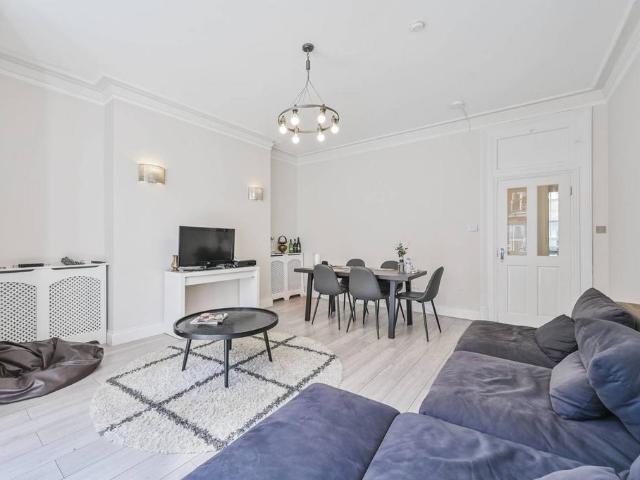 5 bedroom flat for sale