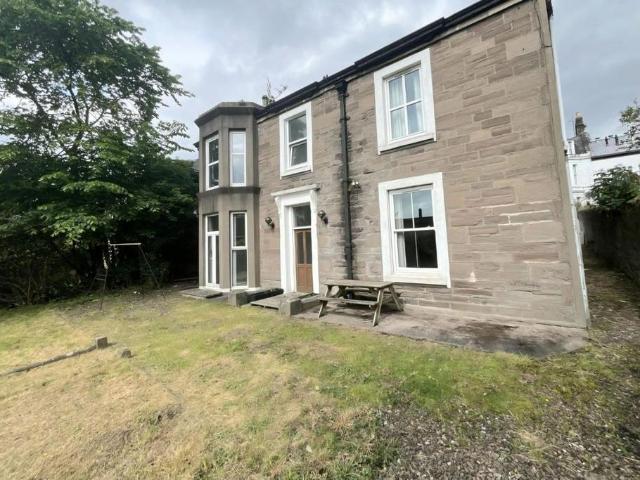 5 bedroom flat for sale