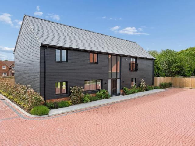 5 bedroom flat for sale
