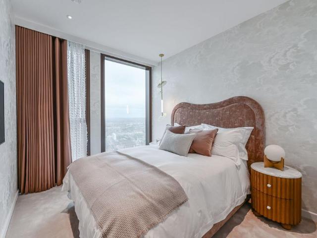 5 bedroom flat for sale