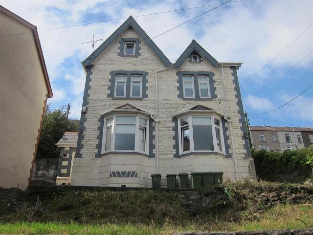 5 bedroom flat for sale