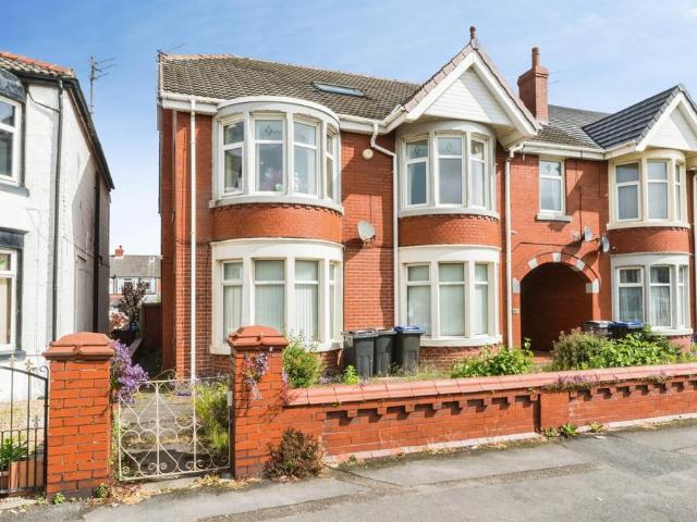 5 bedroom flat for sale